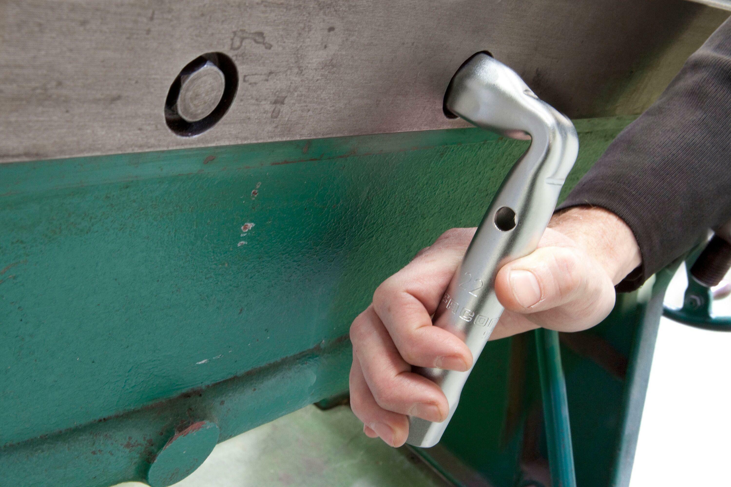FACOM 92A.6 bent hollow pipe spanners, metric sizes | Klium