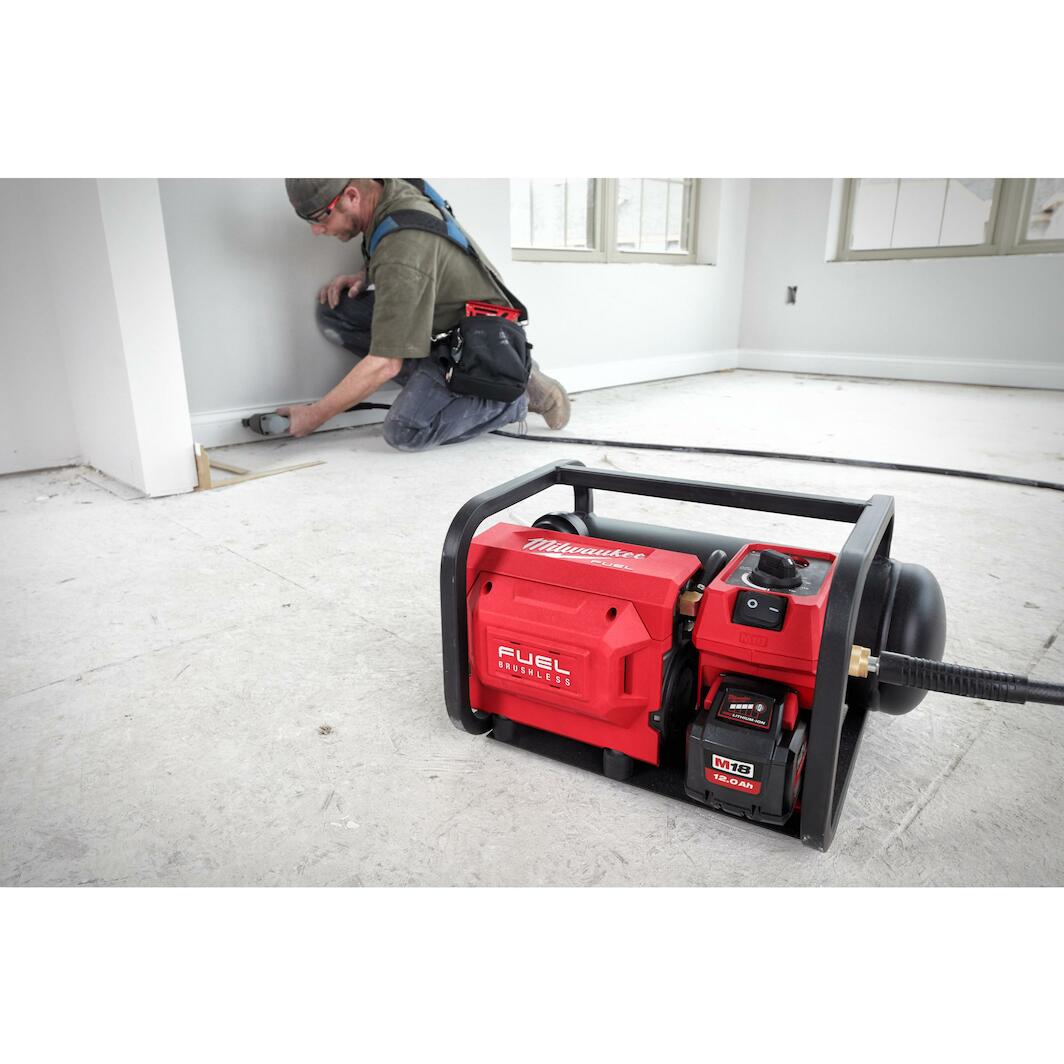MILWAUKEE M18 FAC-0 FUEL rechargeable air compressor 48 l/min 9.3 bar ...